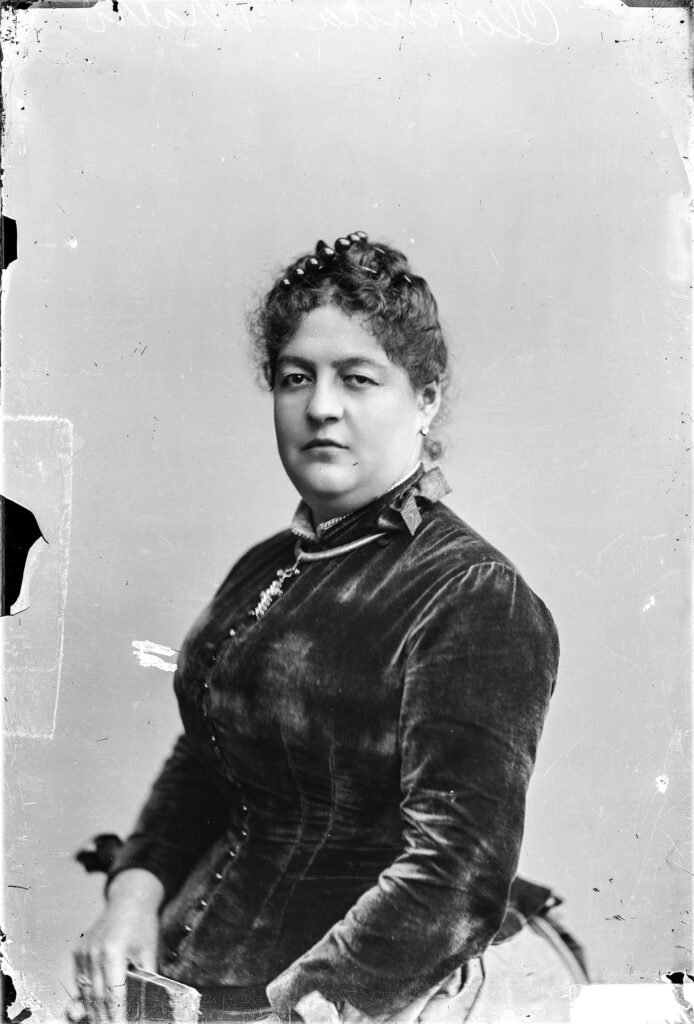 Biografía de Clorinda Matto de Turner: Resumen y datos relevantes